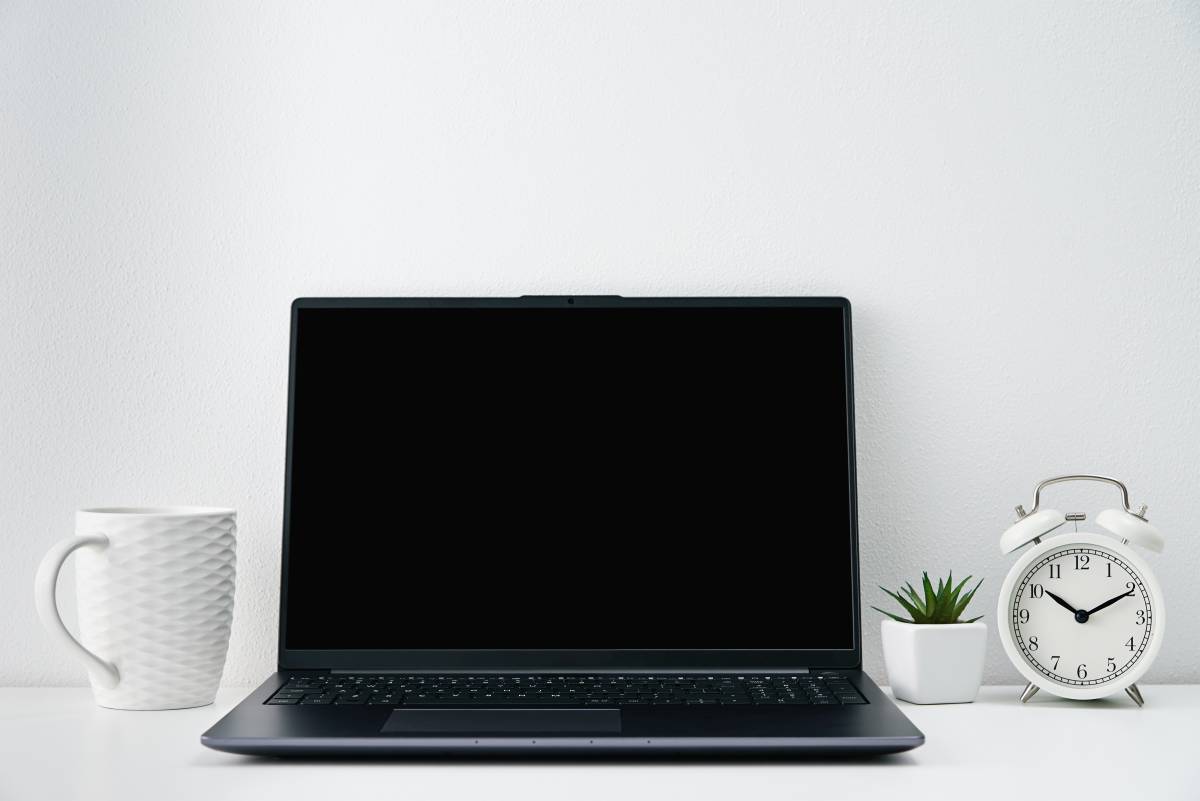 Komputer działa, ale jest czarny ekran – jak rozwiązać problem ...